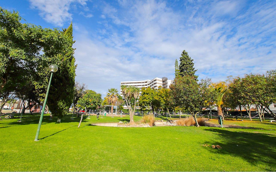 Câmara de Albufeira recupera jardim do Montechoro