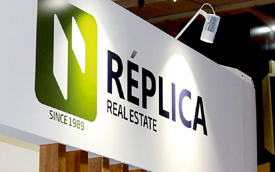 Réplica abre hoje as portas das suas agências ao público